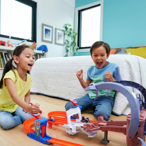 Hot Wheels Marvel Racer Verse Spidey Circuit Set｜e-ville.com